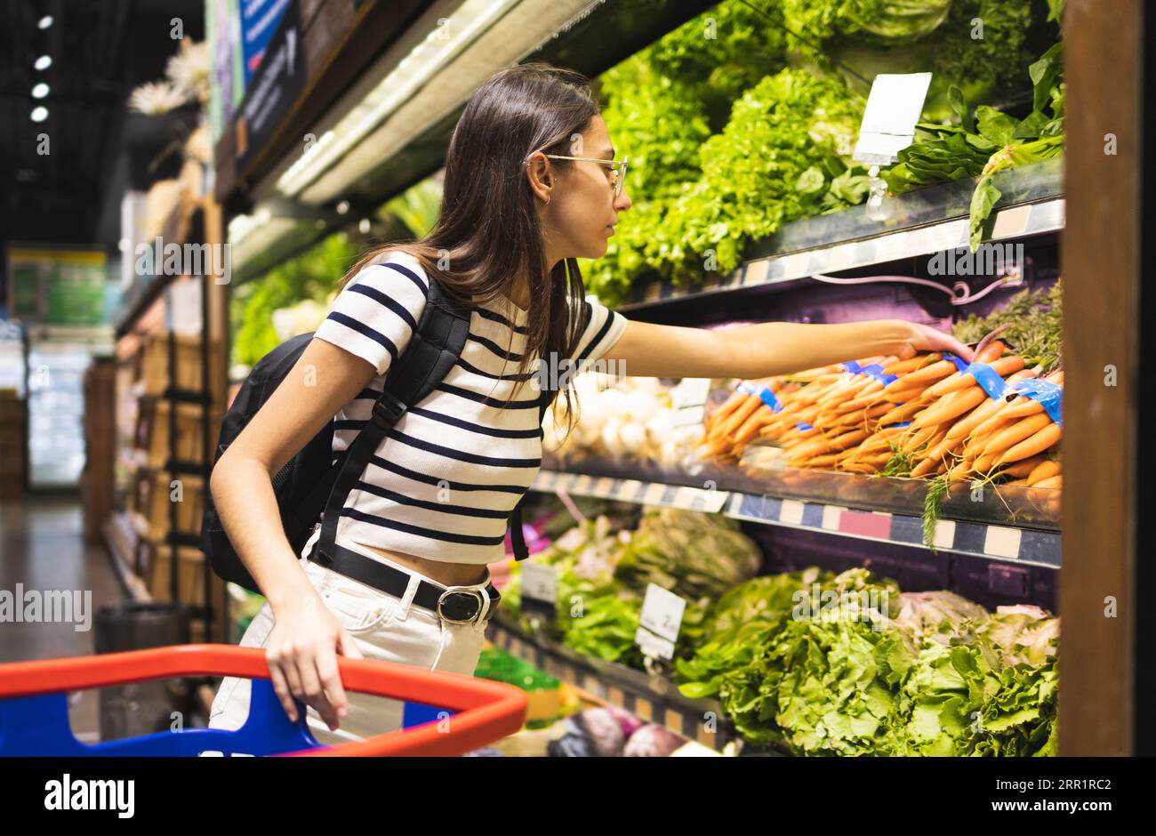 Side view supermarket shelves hi-res stock photography and images - Alamy