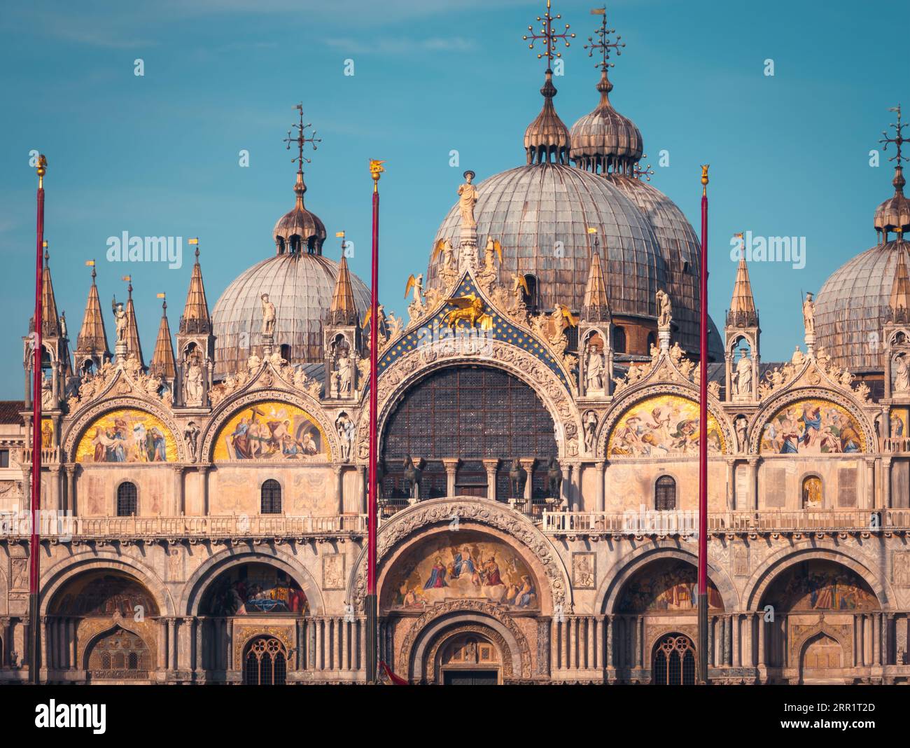 Cross domed basilica hi-res stock photography and images - Alamy