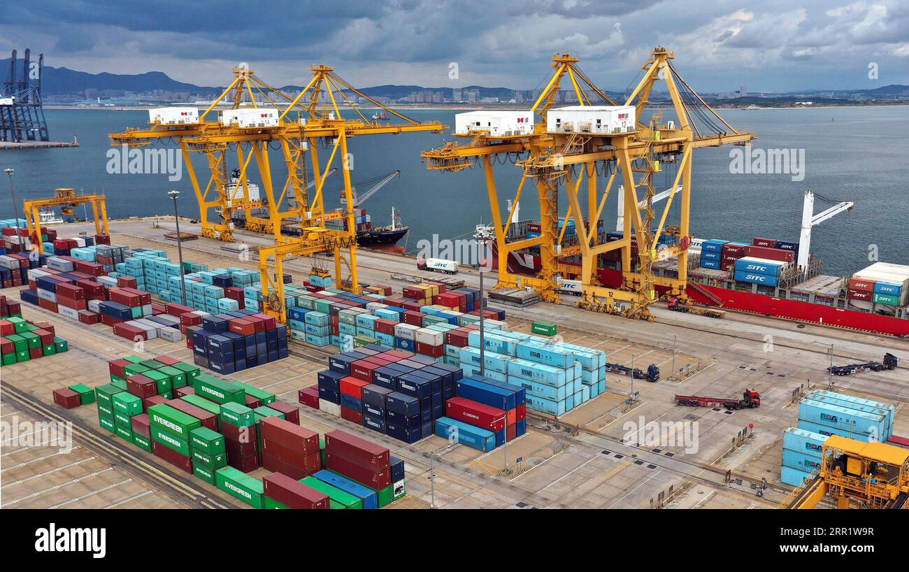 Shipping throughput hi-res stock photography and images - Alamy