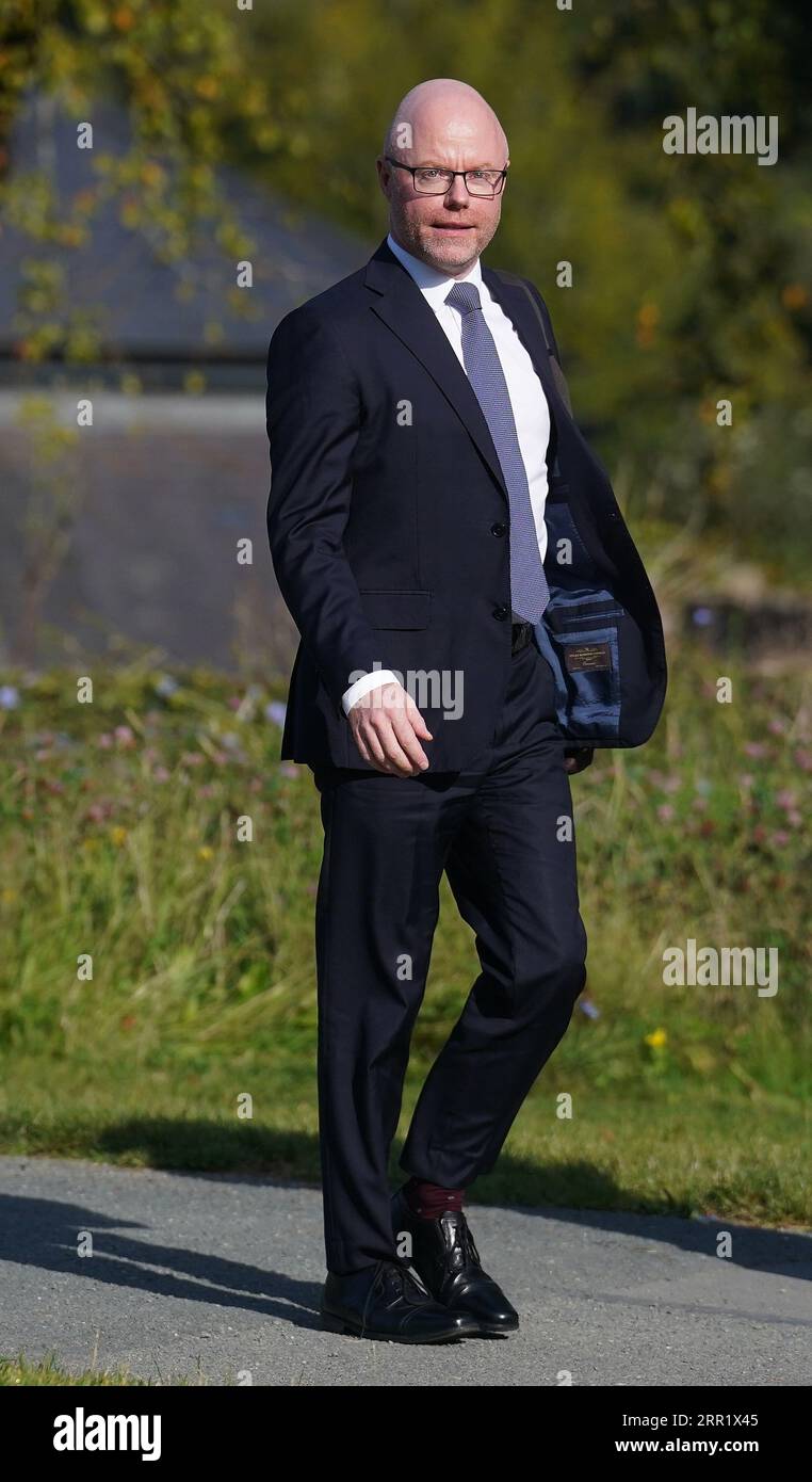 Health minister Stephen Donnelly arriving for a cabinet meeting in ...