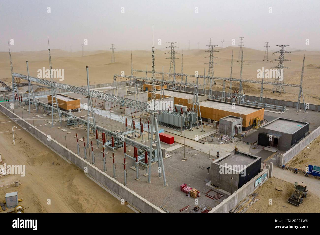 200929 -- HOTAN, Sept. 29, 2020 -- Aerial photo taken on Sept. 28, 2020 shows the construction ...