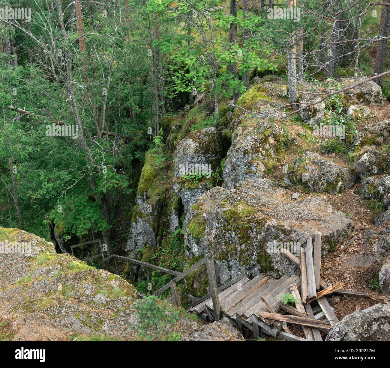 Ruined bridges hi-res stock photography and images - Alamy