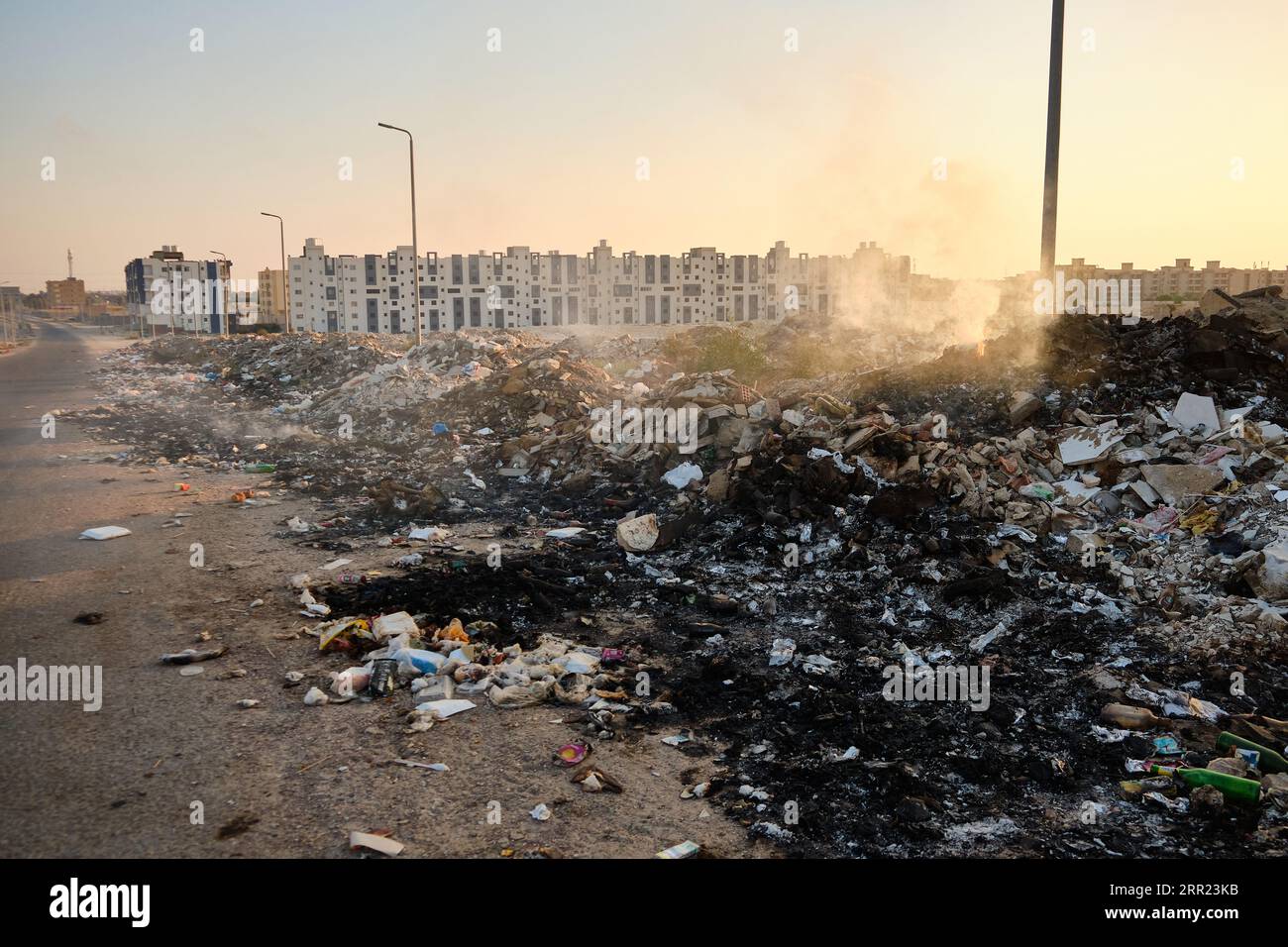 Burning of garbage hi-res stock photography and images - Alamy