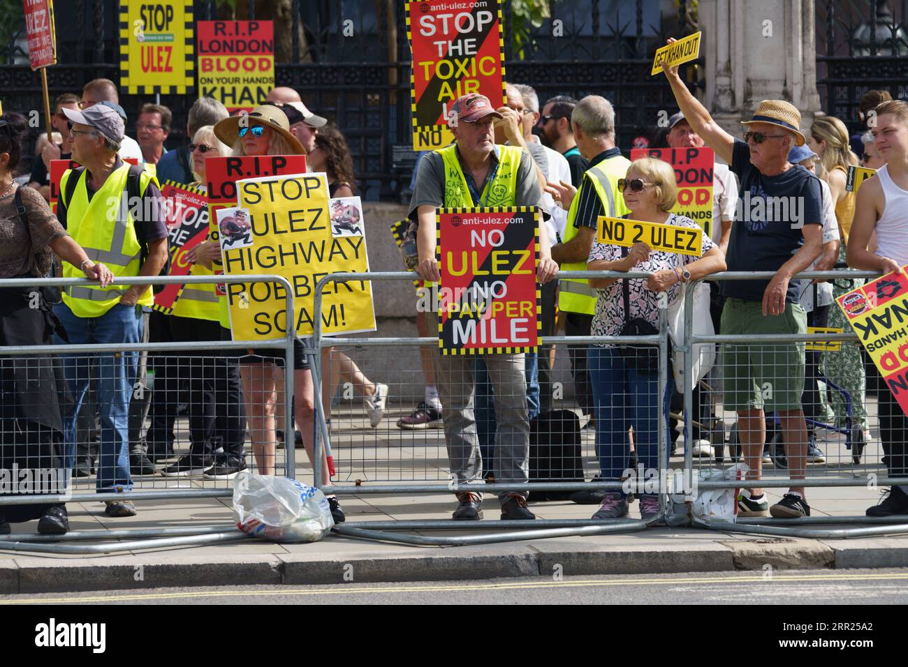 Westminster, London. 6th September 2023. A small group protests outside ...