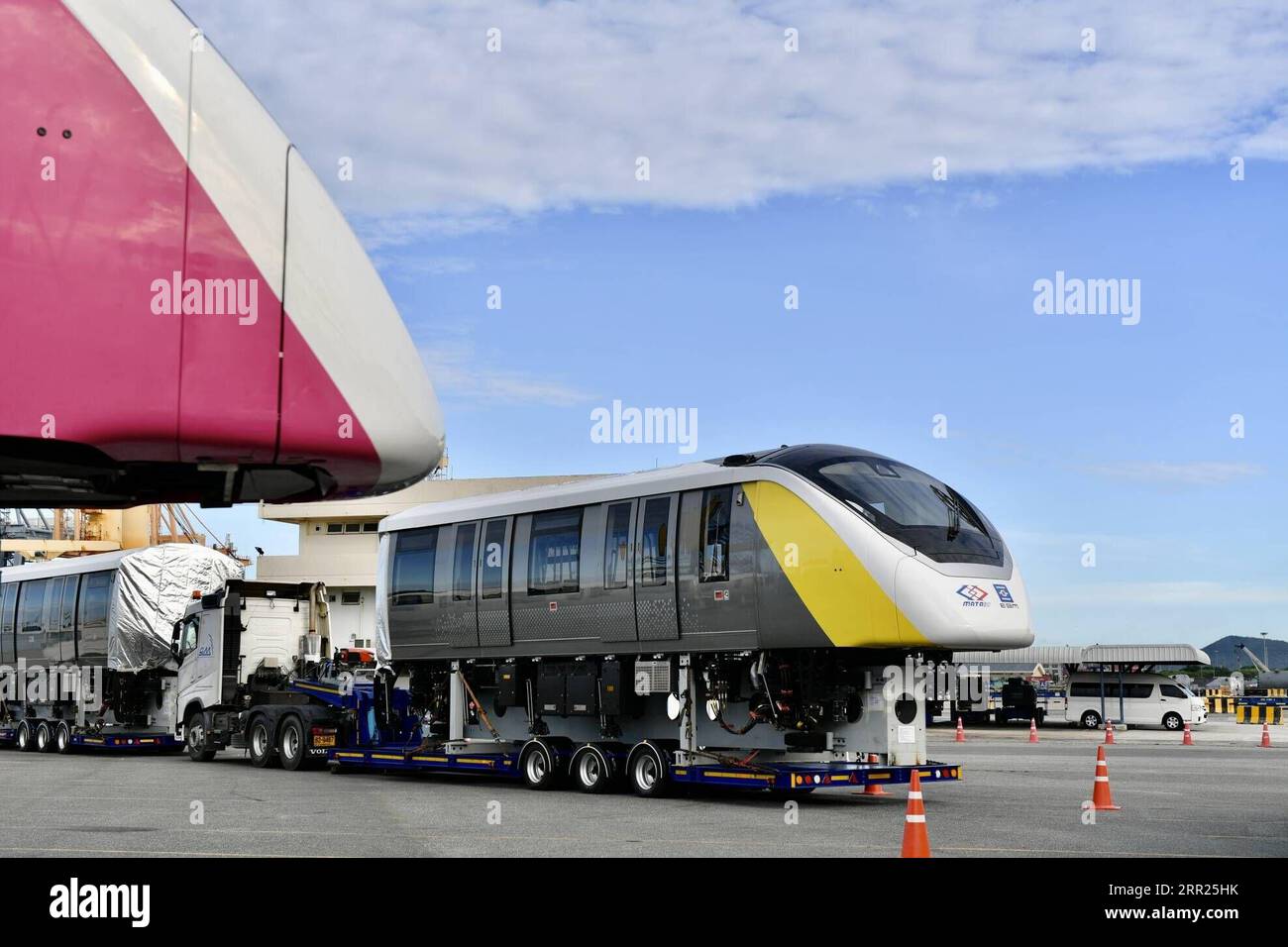 Bombardier s stock train hi-res stock photography and images - Alamy