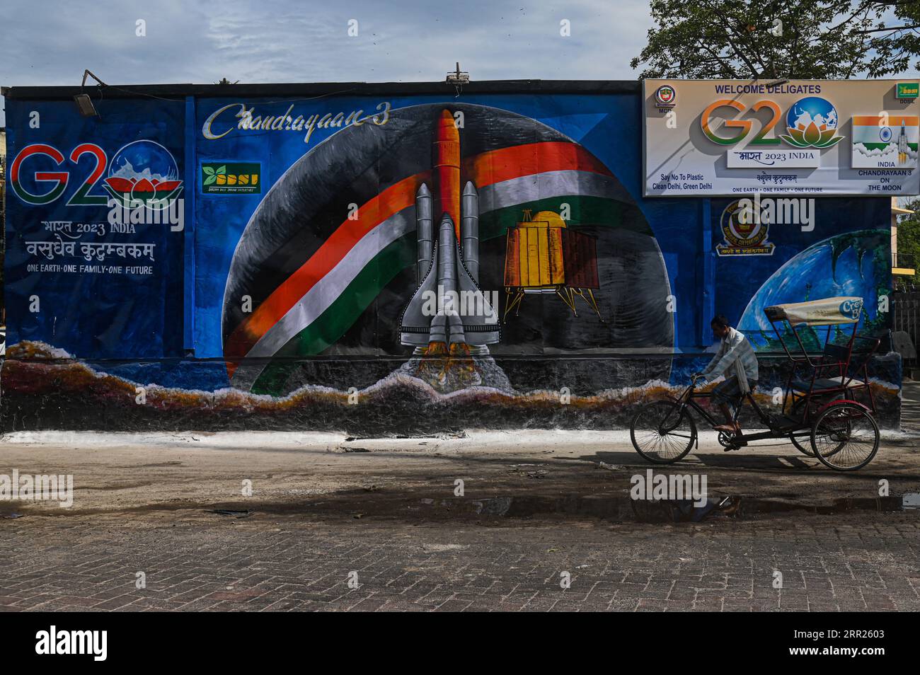 New Delhi, Delhi, India. 6th Sep, 2023. A man on his cycle rickshaw ...
