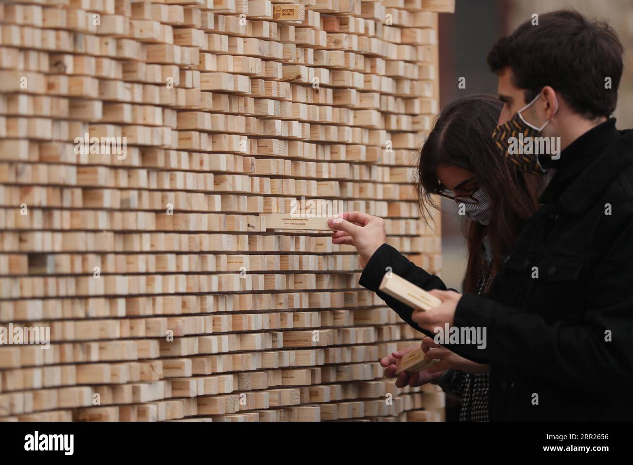 Disappearing wall hi-res stock photography and images - Alamy