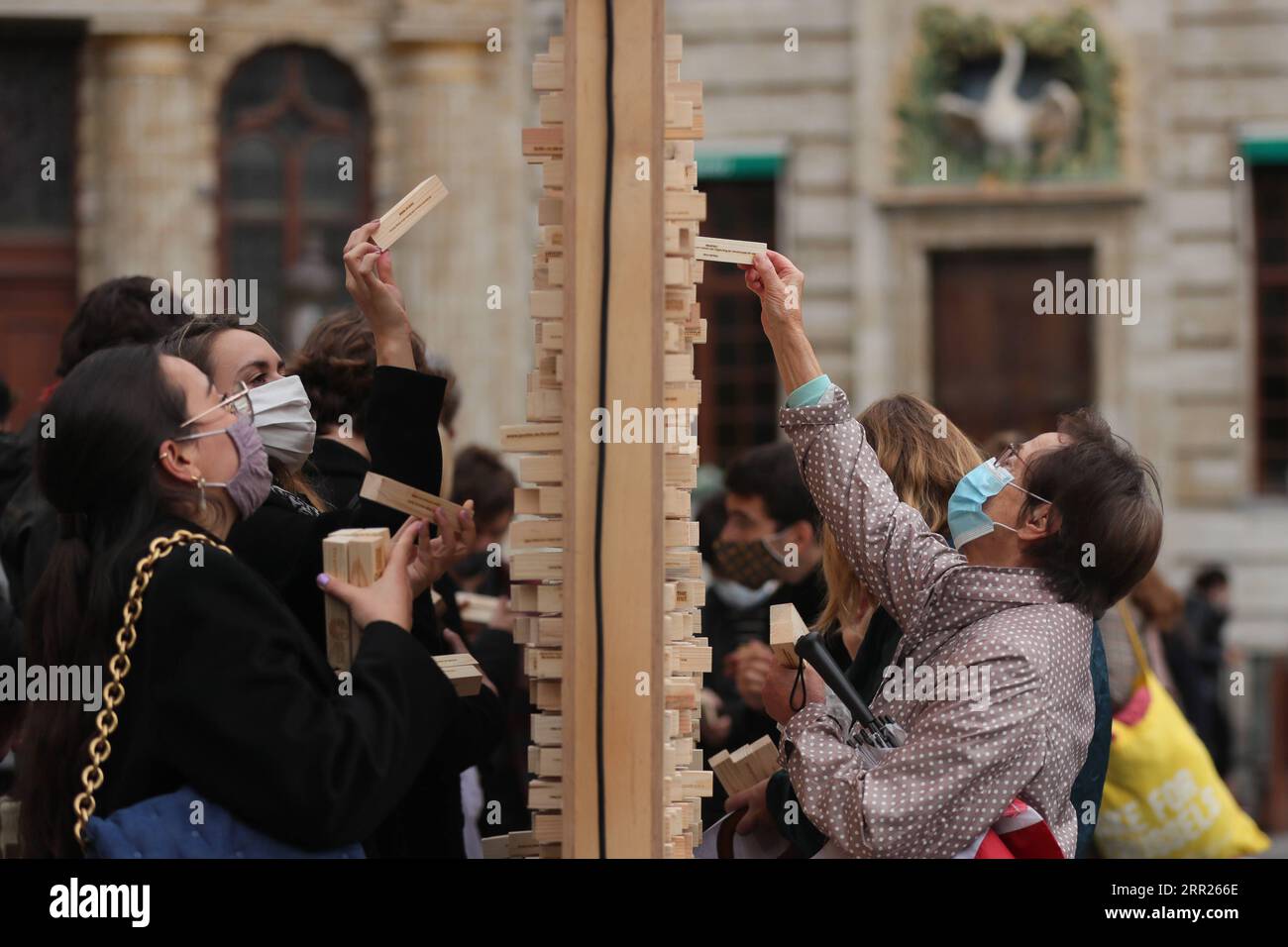 Disappearing art hi-res stock photography and images - Alamy