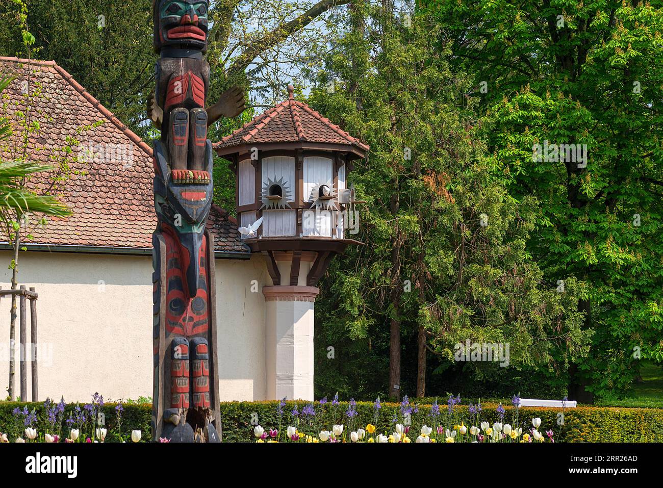 Dovecote, in front a Canadian totem pole, Stadpark Lahr, Baden ...