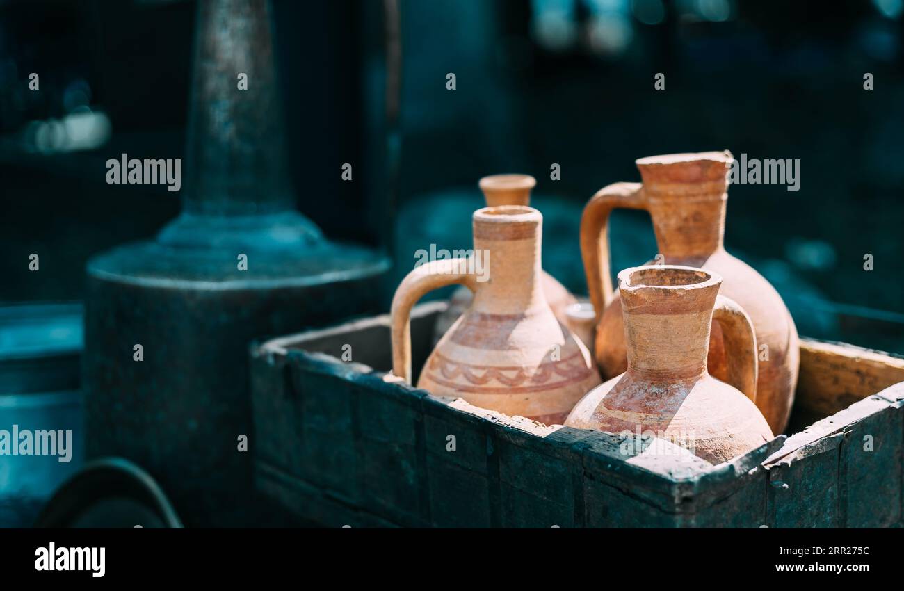 Pottery kitchen vessels hi-res stock photography and images - Alamy