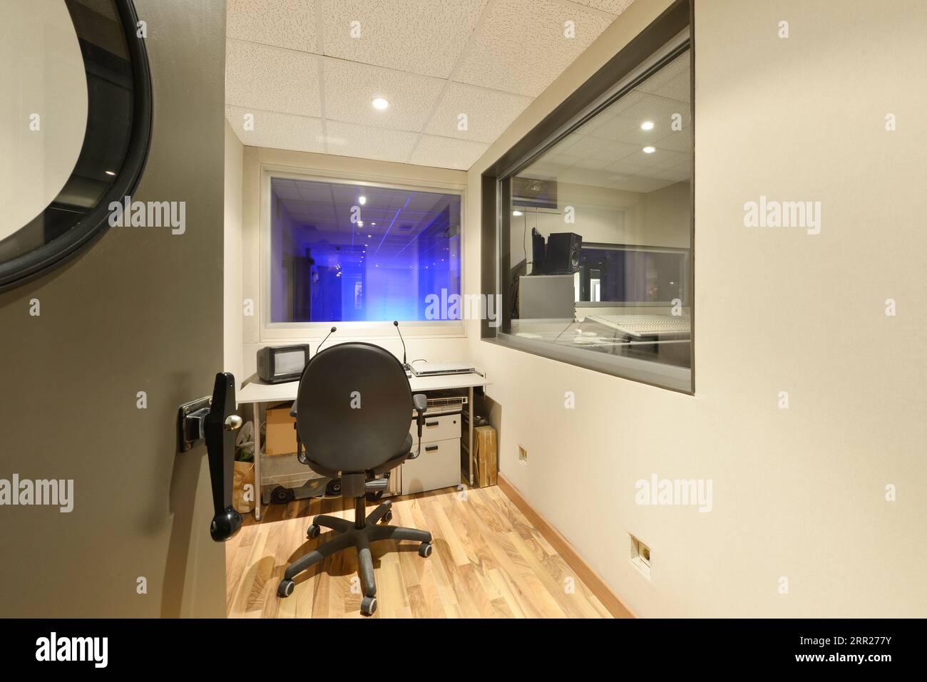 Photography studio room hi-res stock photography and images - Alamy