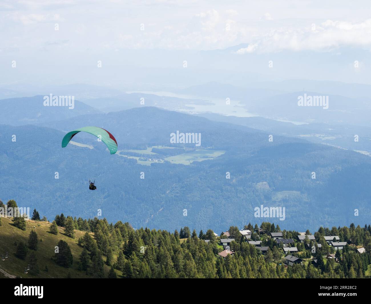 Paraglider, paraglider, soart from the Gerlitzen Alpe, Carinthia ...