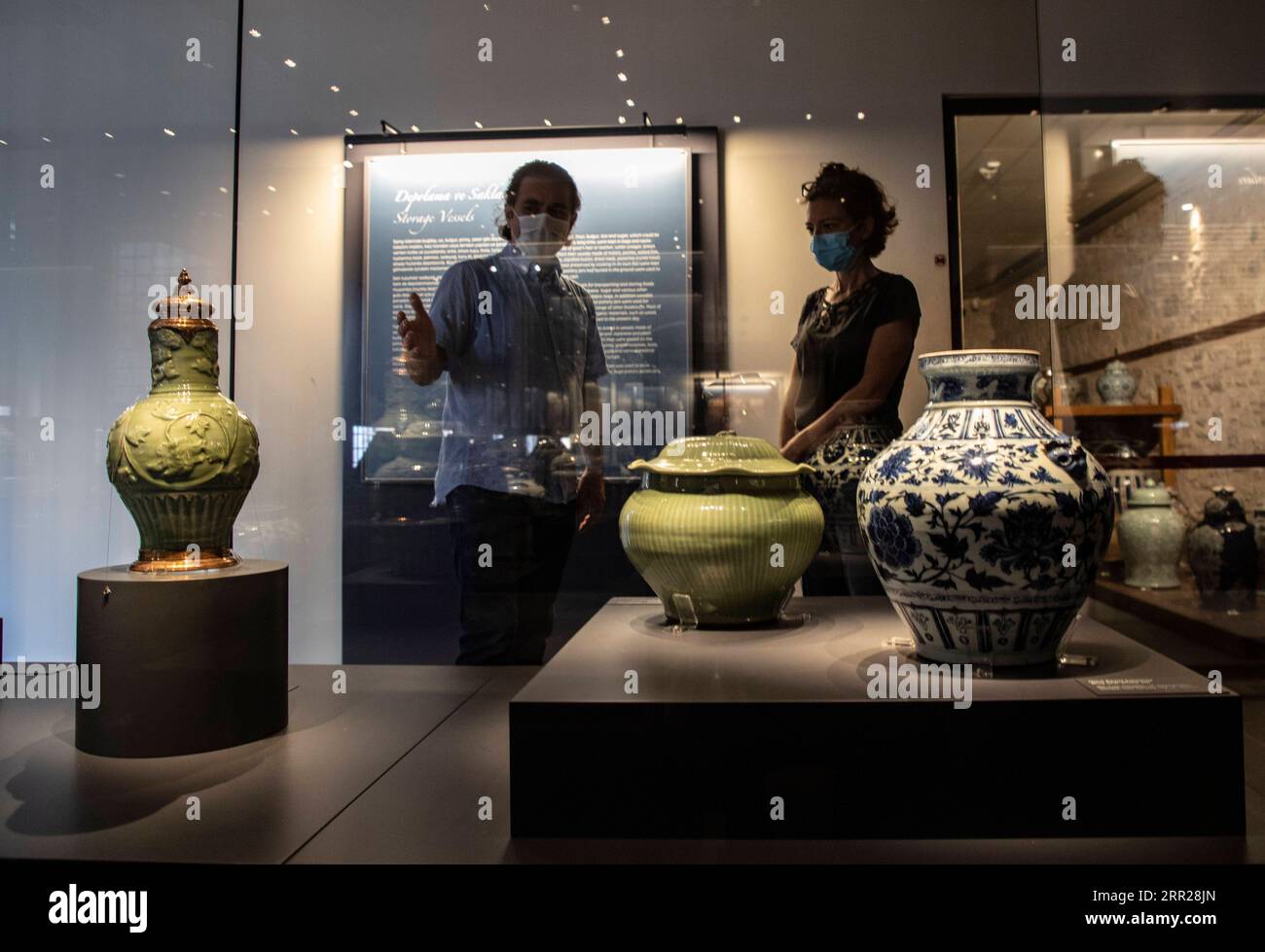 201005 -- ISTANBUL, Oct. 5, 2020 -- Visitors look at exhibits during an ...