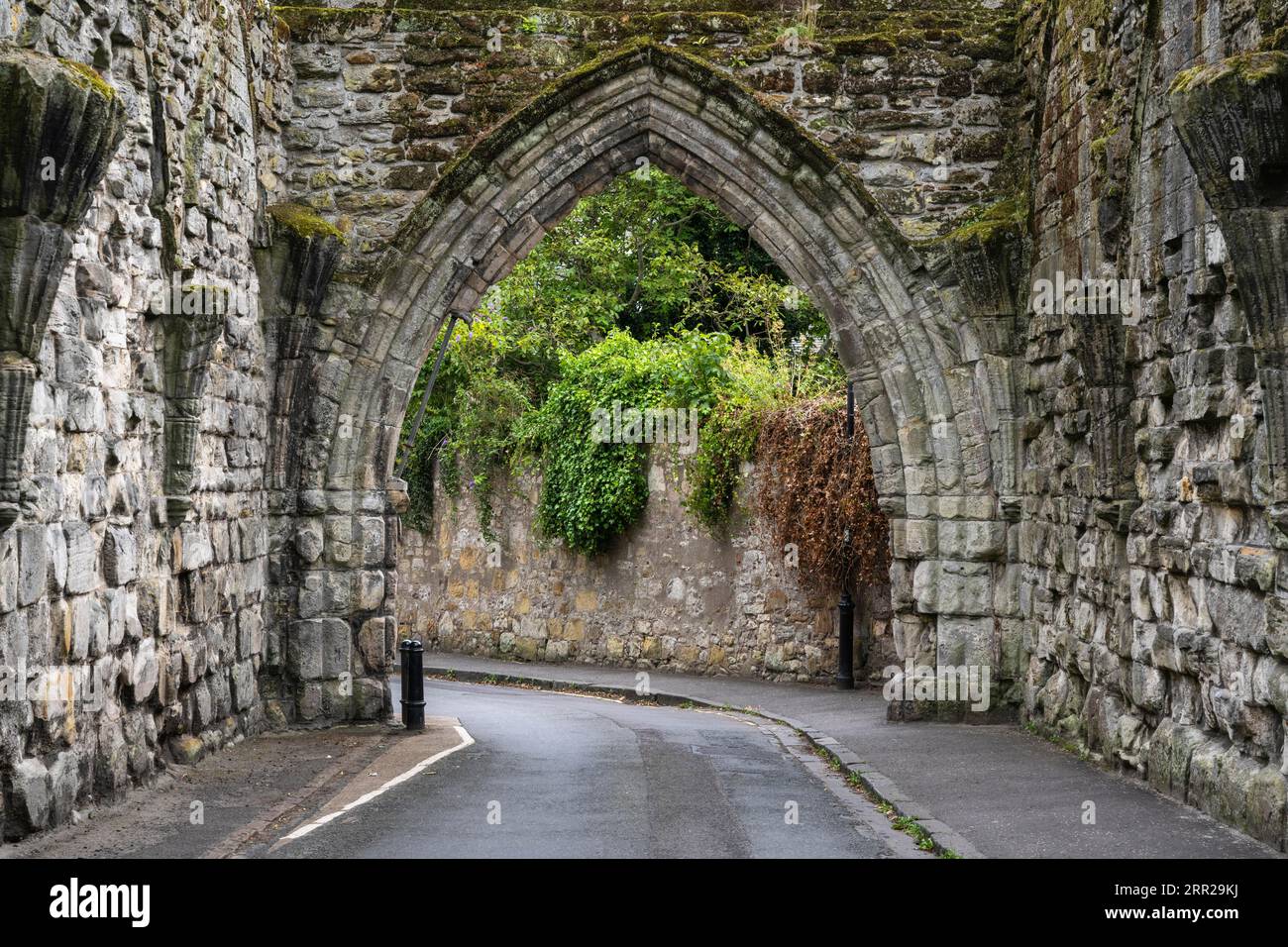 Building road 14th century hi-res stock photography and images - Alamy