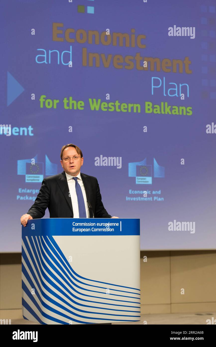 Investmntplan hi-res stock photography and images - Alamy