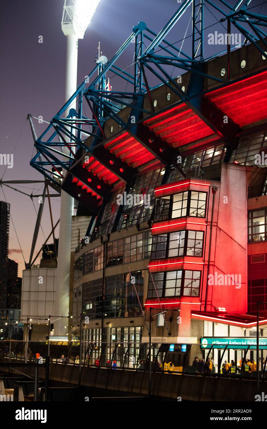 Dusk view of Melbourne's famous skyline and Melbourne Cricket Ground ...
