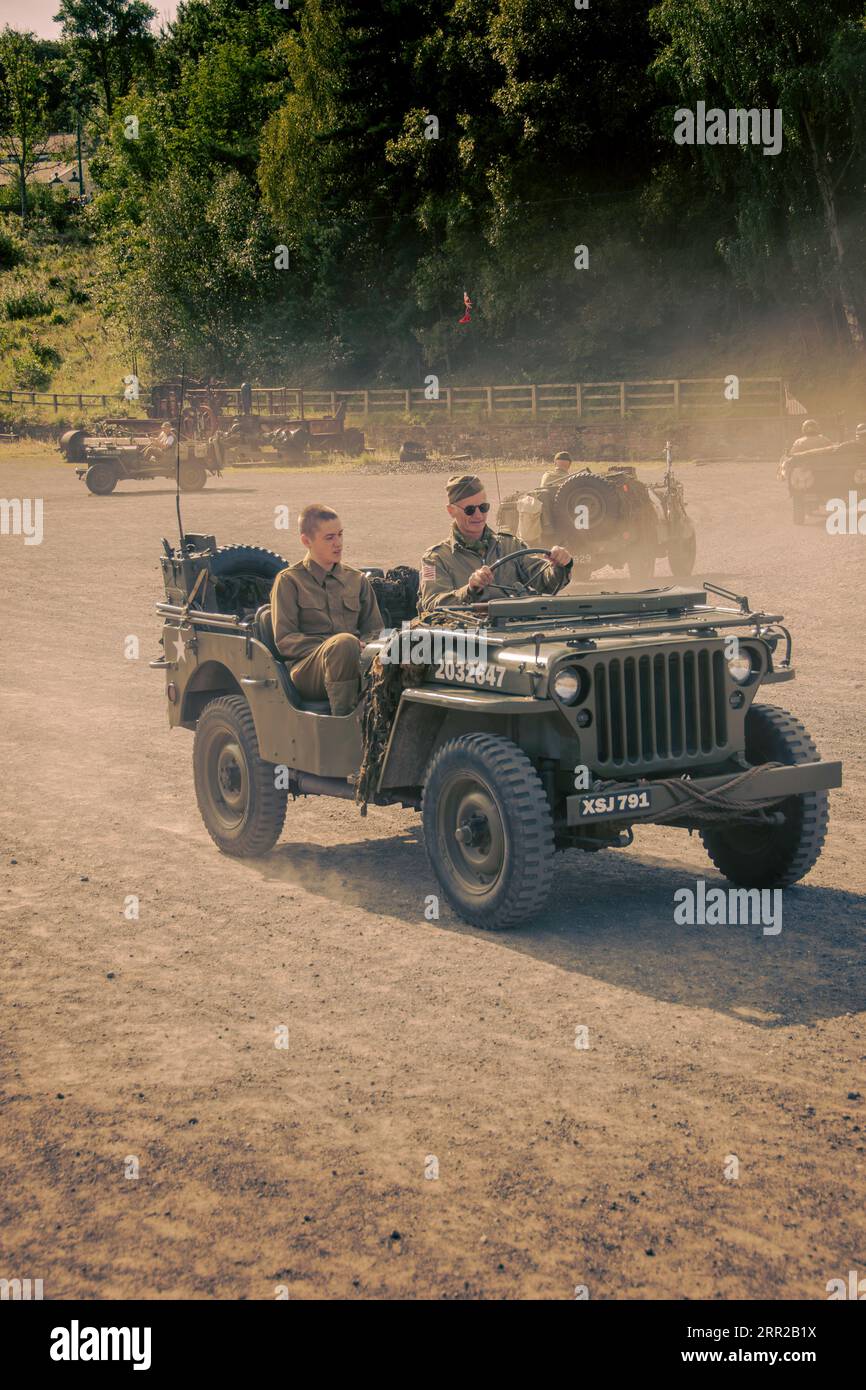 Convoy of military vehicles hi-res stock photography and images - Alamy