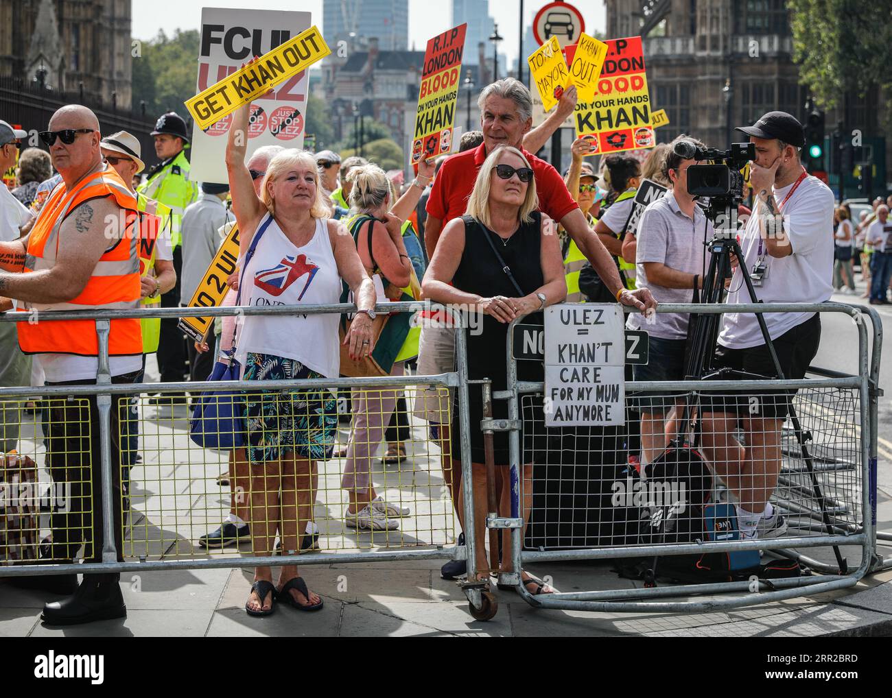 London, UK. 06th Sep, 2023. Protesters from various groups rally ...