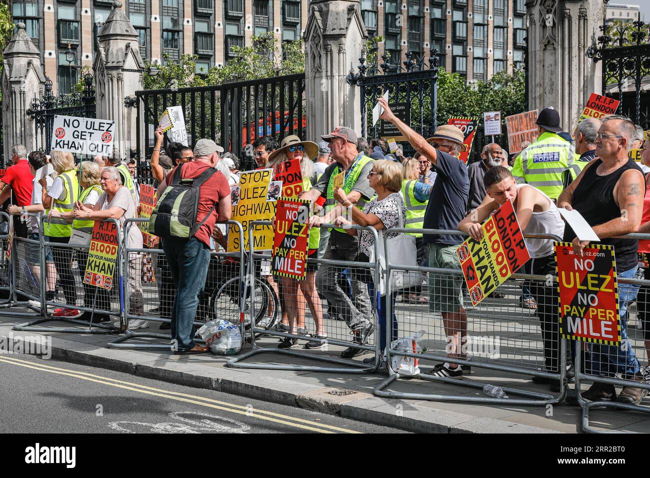 London, UK. 06th Sep, 2023. Protesters from various groups rally ...