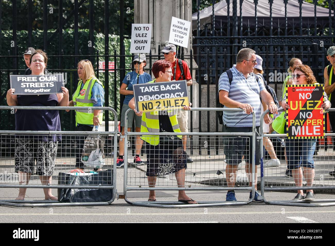 London, UK. 06th Sep, 2023. Protesters from various groups rally ...
