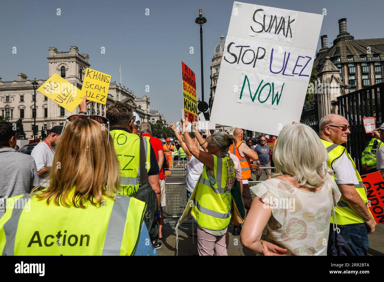 London, UK. 06th Sep, 2023. Protesters from various groups rally ...