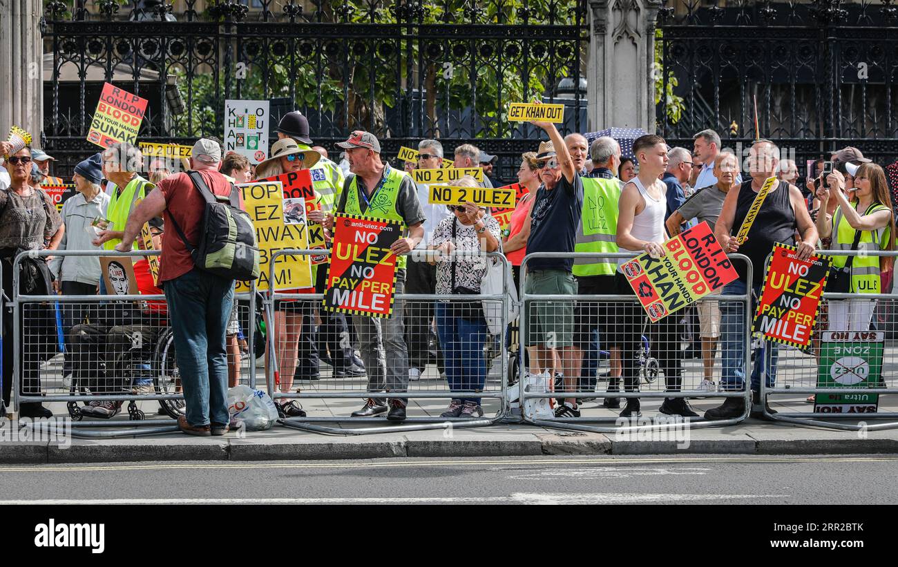 London, UK. 06th Sep, 2023. Protesters from various groups rally ...