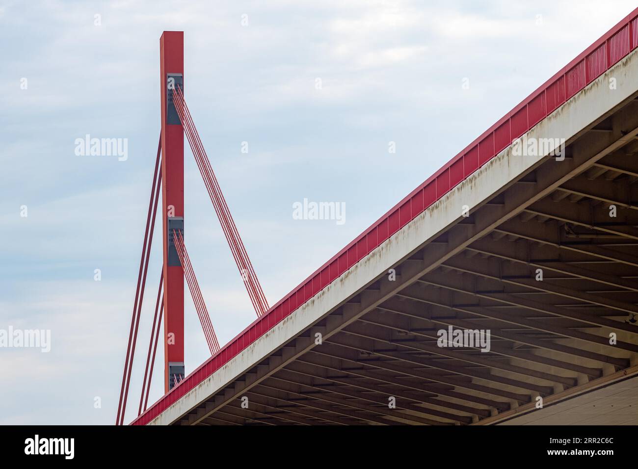 Modern suspension bridge hi-res stock photography and images - Alamy