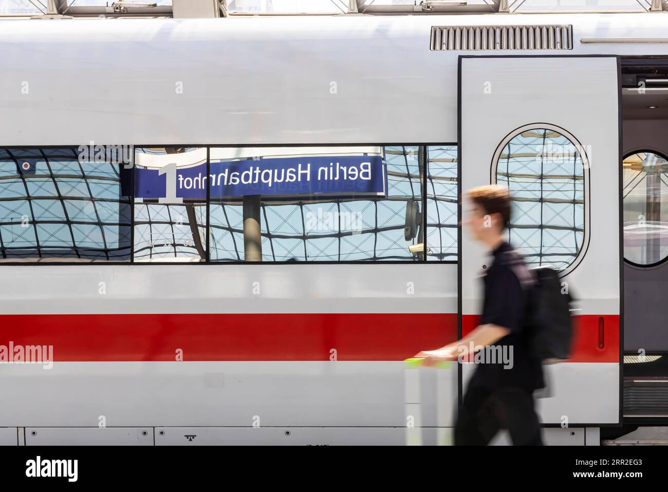 Platform with passengers and InterCityExpress of Deutsche Bahn AG ...