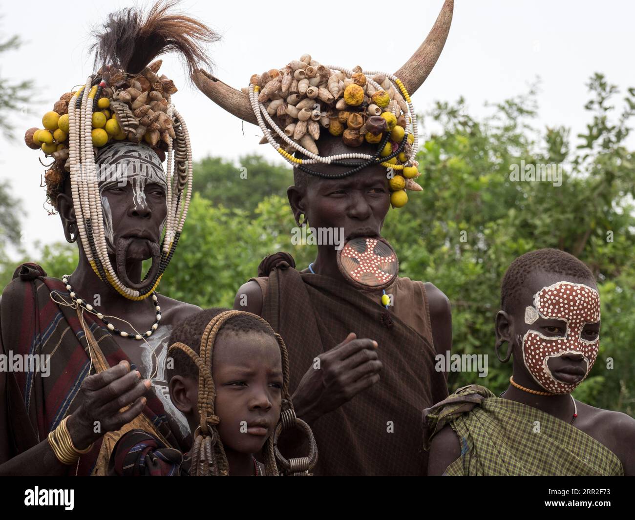 Women and children of the Mursi tribe with headdress and lip plate ...