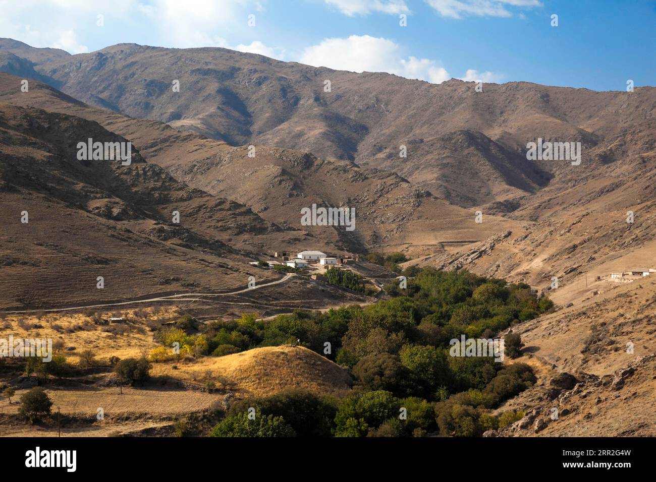 Village in the Nurata Mountains, Asraf, Tabiati Forish, Uzbekistan ...