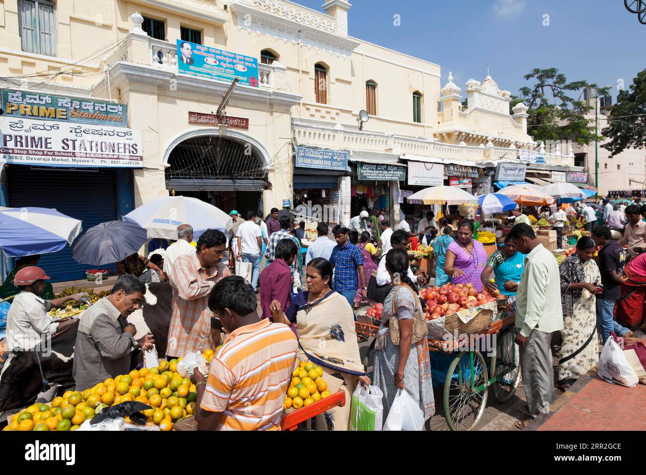 Street market, Mysore, Karnataka, India Stock Photo - Alamy