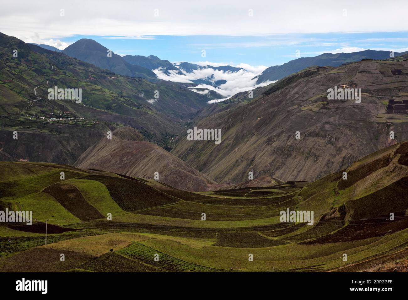 Andes mountain landscape hi-res stock photography and images - Alamy