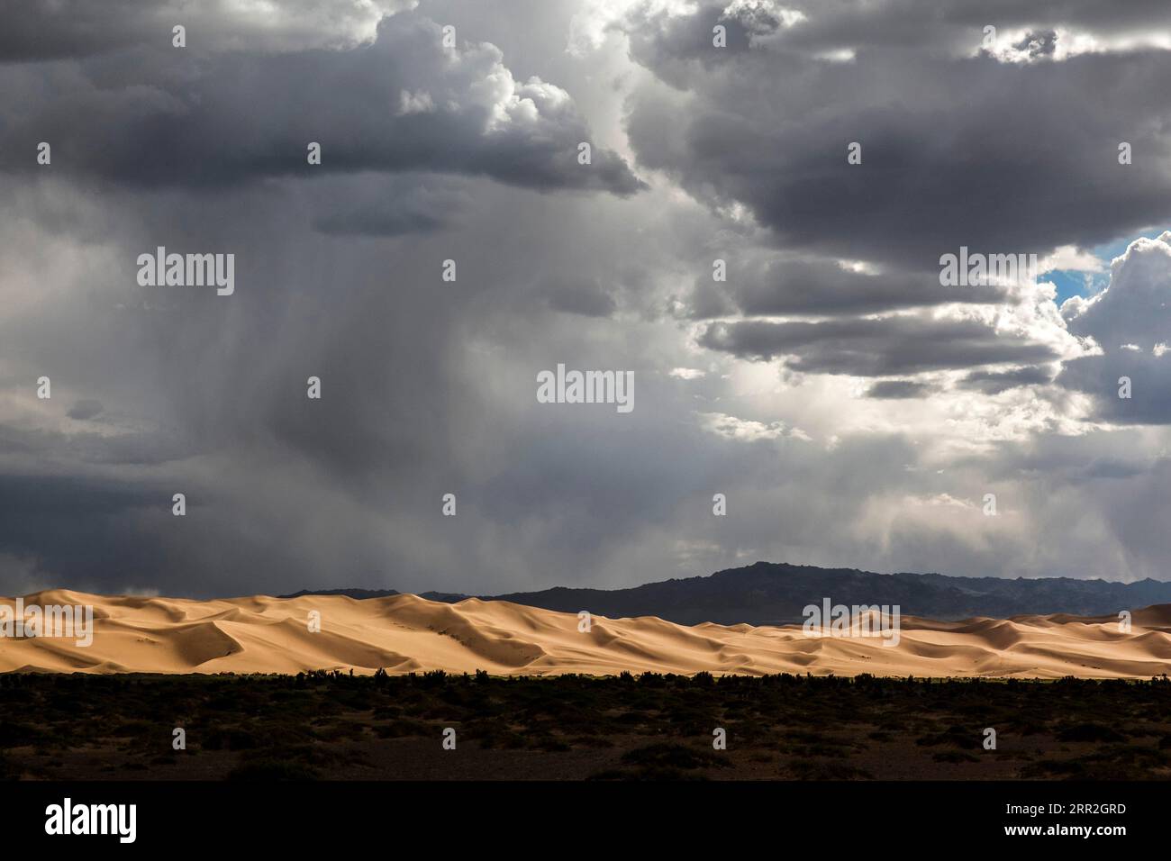 Hongor Dunes, Gobi Desert, Mongolia Stock Photo - Alamy
