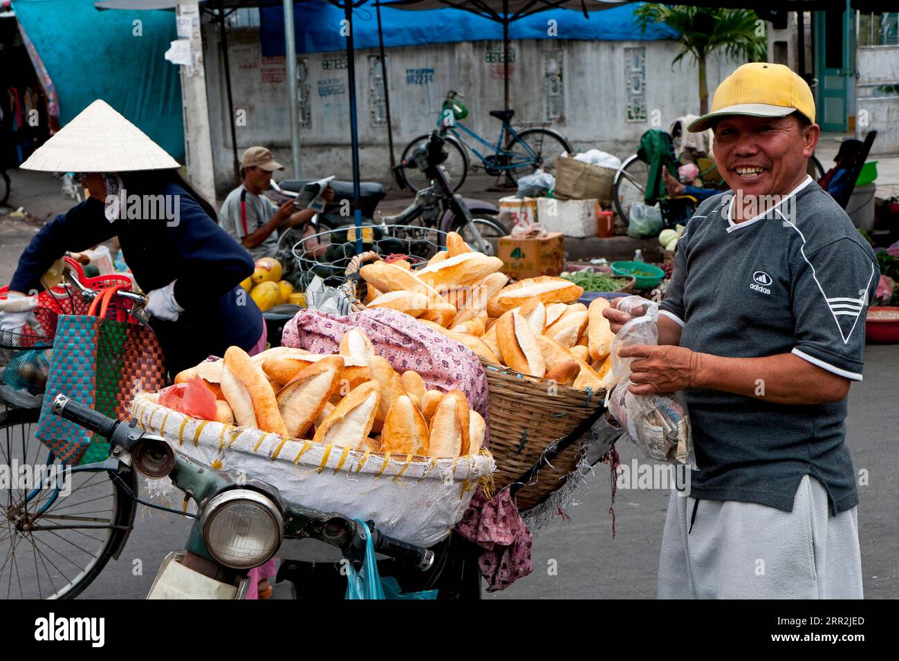 Selling baguettes hi-res stock photography and images - Alamy