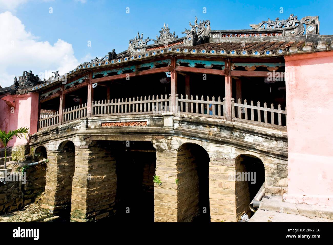 Asian cultural bridge hi-res stock photography and images - Alamy