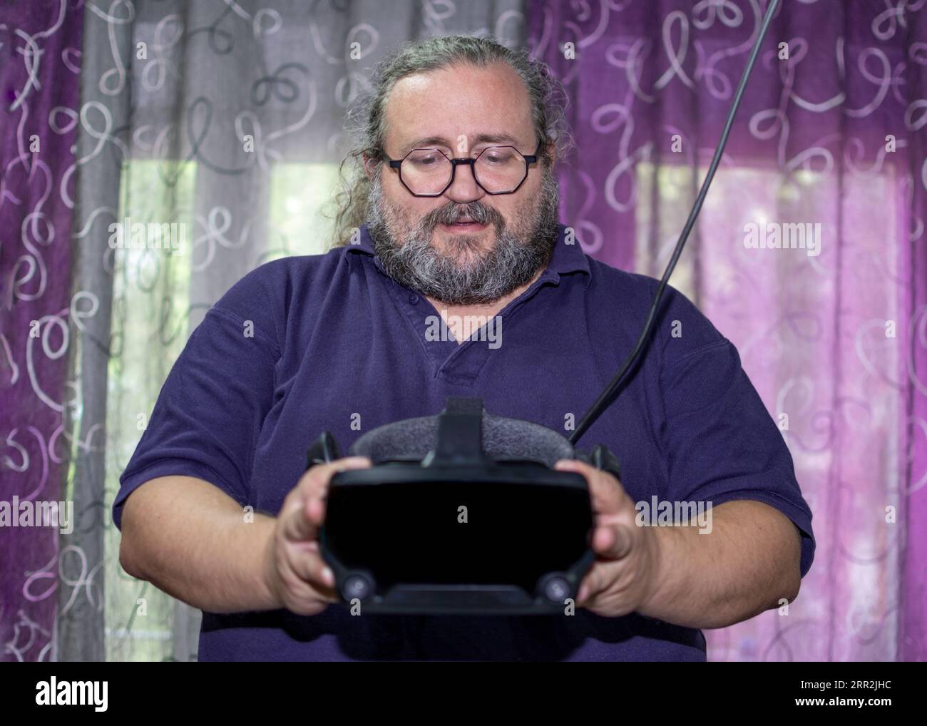 Fat guy at computer hi-res stock photography and images - Alamy