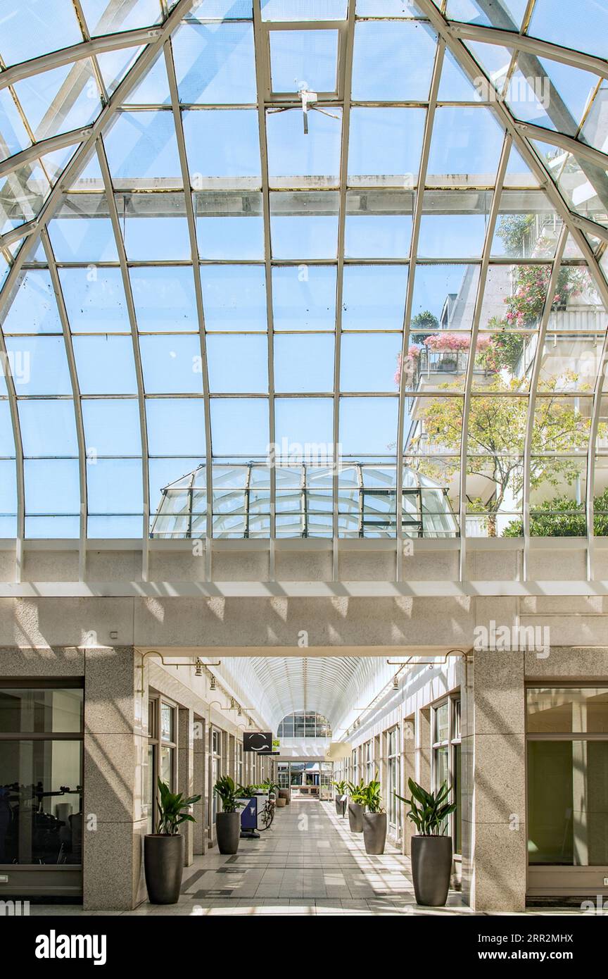 Roof covered arcade hi-res stock photography and images - Alamy