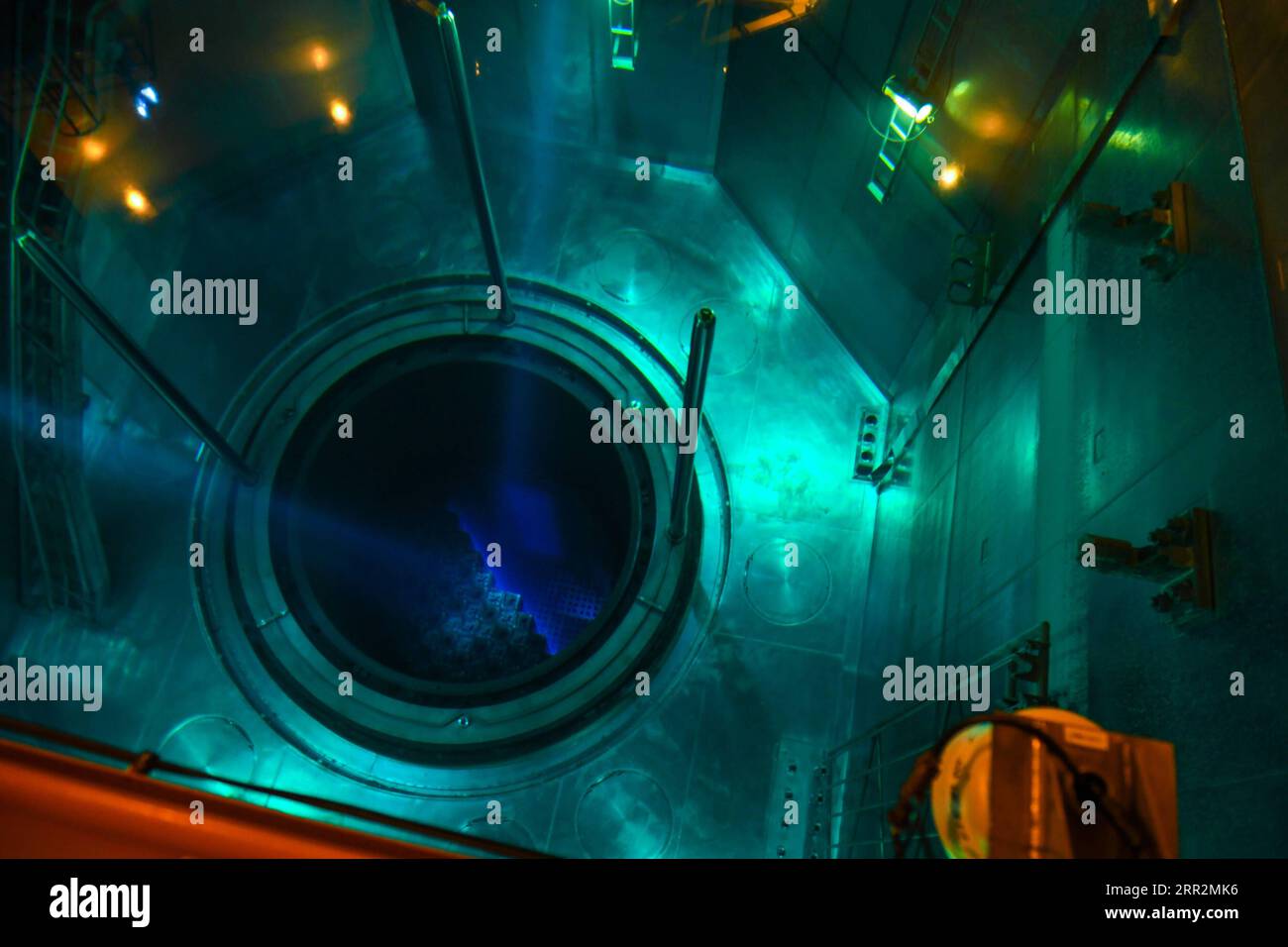Reactor pool hi-res stock photography and images - Alamy