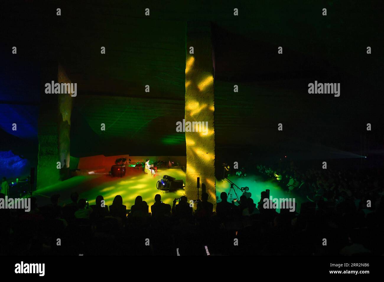 Longyou grotto hi-res stock photography and images - Alamy