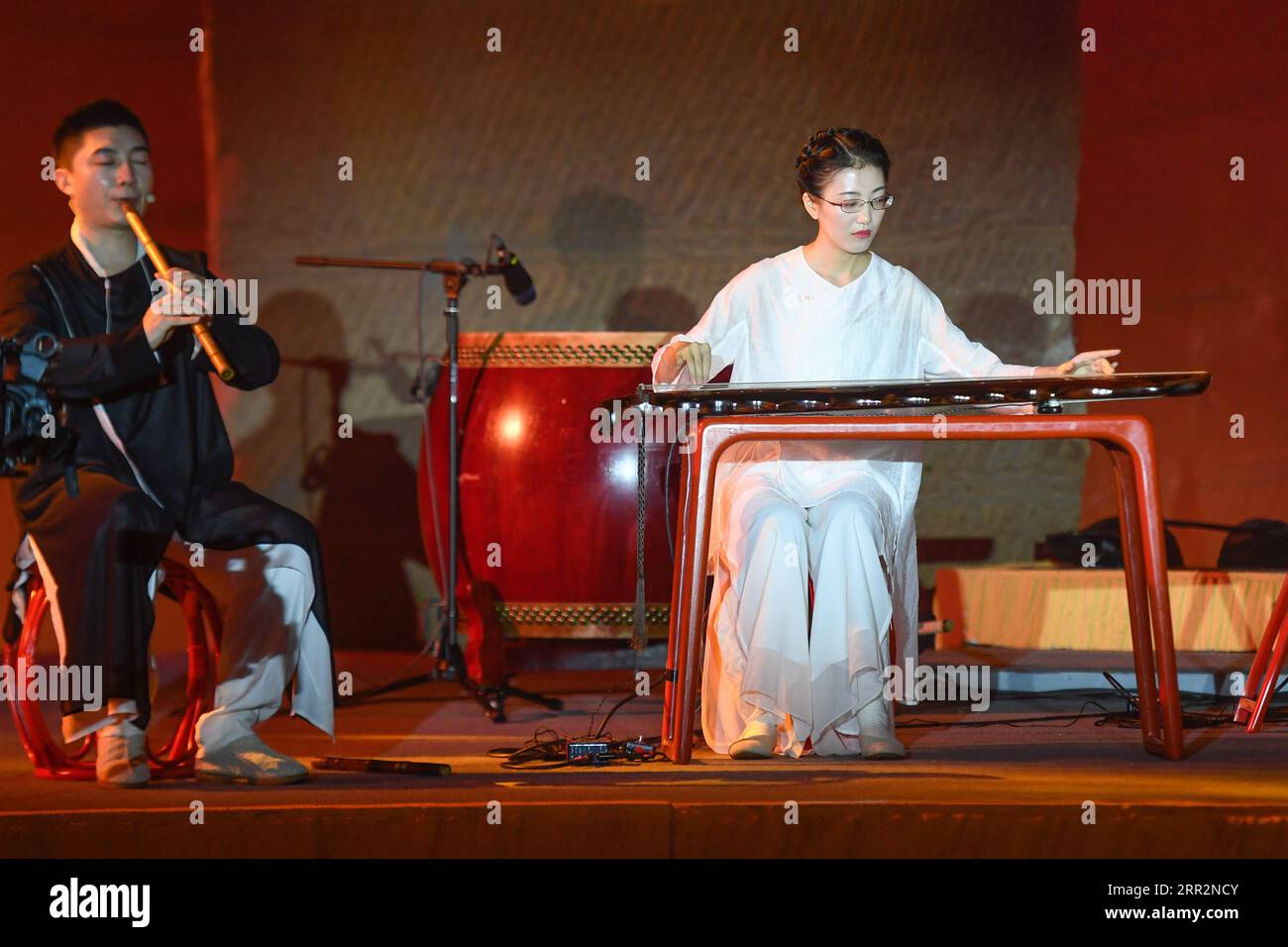 Longyou grotto hi-res stock photography and images - Alamy