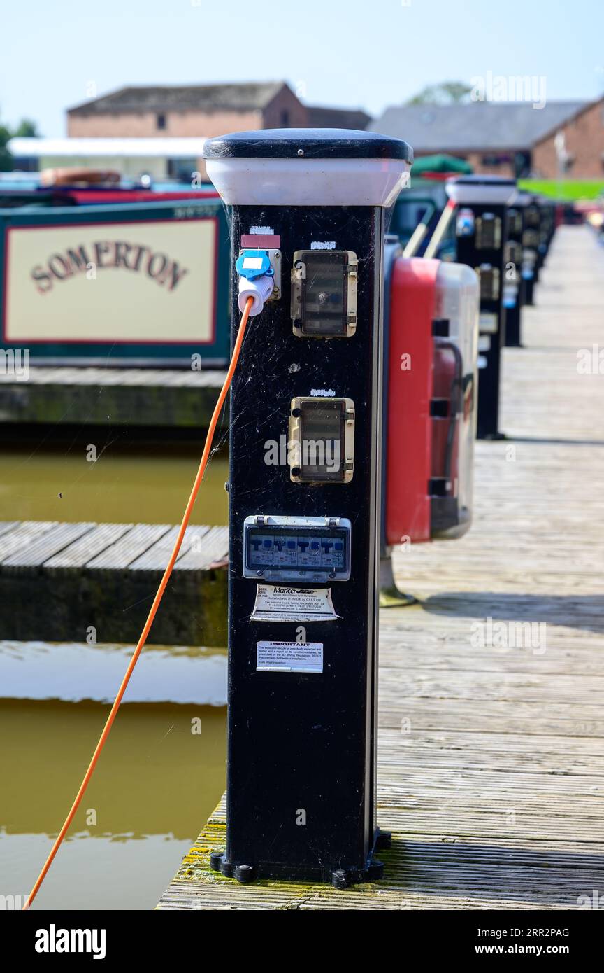 Powering boats hi-res stock photography and images - Alamy