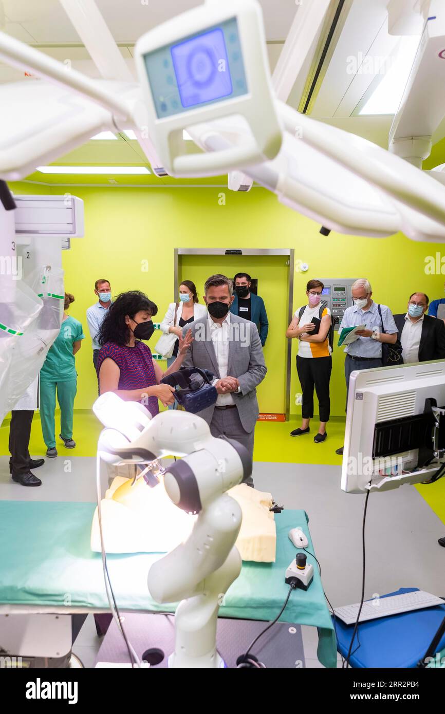 Healthcare robotics hi-res stock photography and images - Alamy