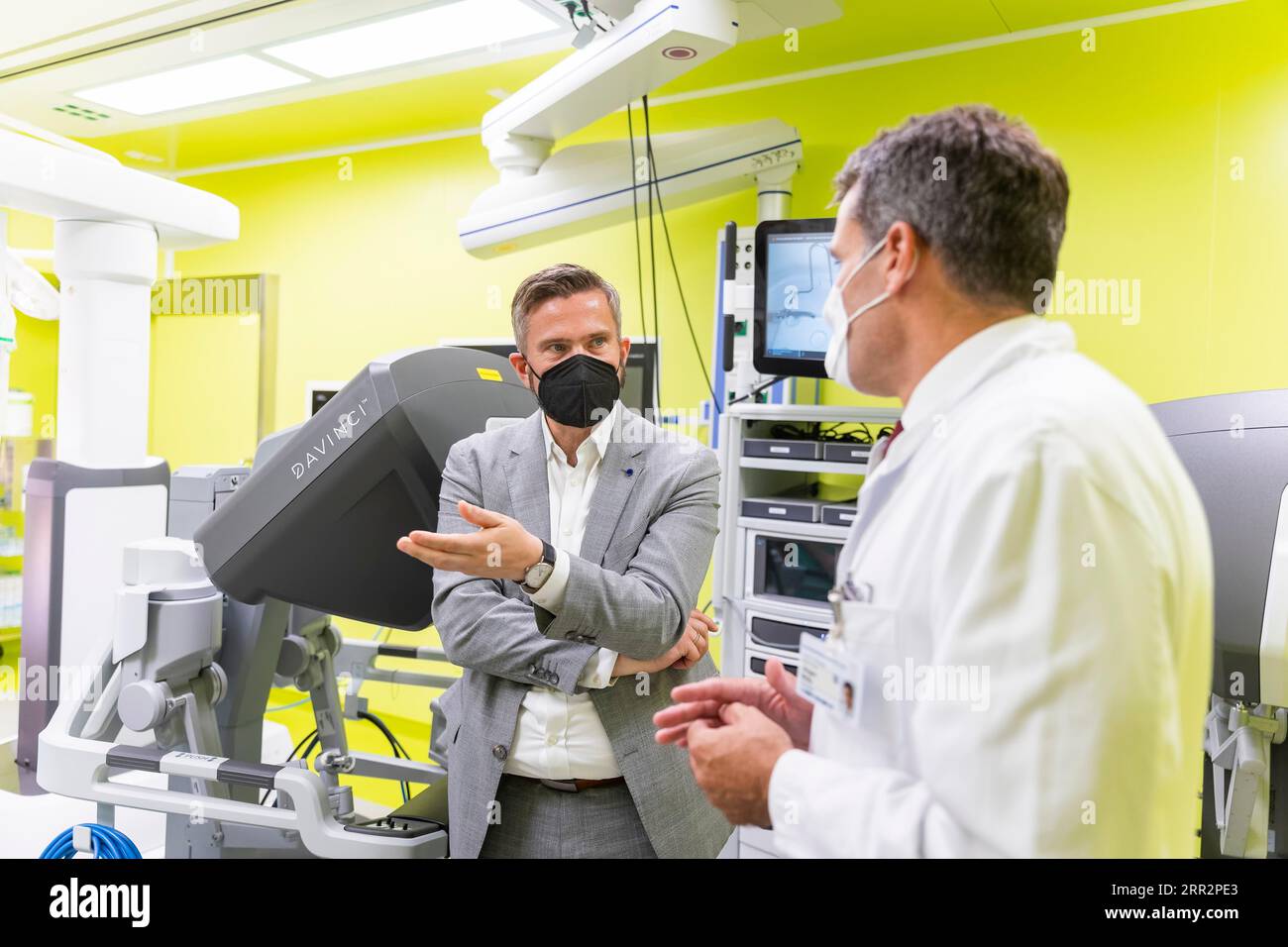 Medical innovation robot hi-res stock photography and images - Alamy