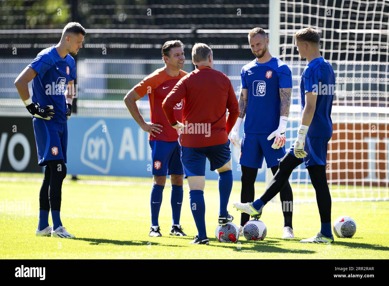 ZEIST - Goalkeepers Andries Noppert, Mark Flokken, Bart Verbruggen with ...