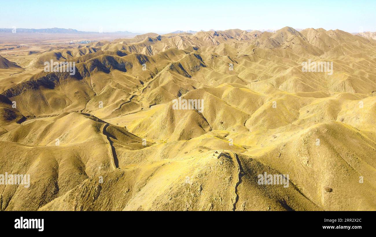 Wall built by the qin hi-res stock photography and images - Alamy