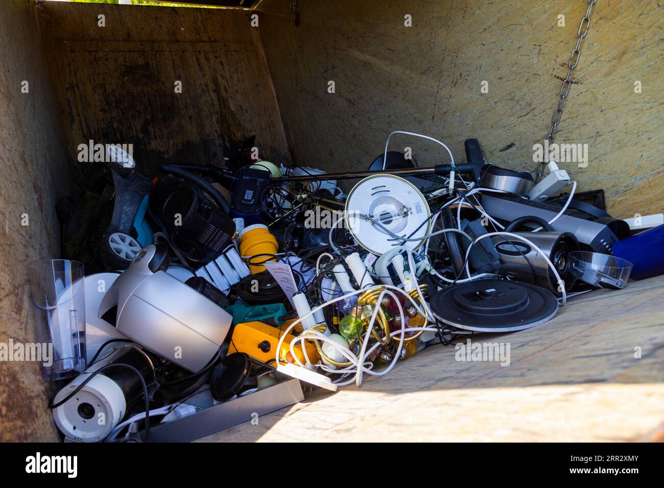 Pilot project on waste prevention and reuse launched. Reuse instead of ...