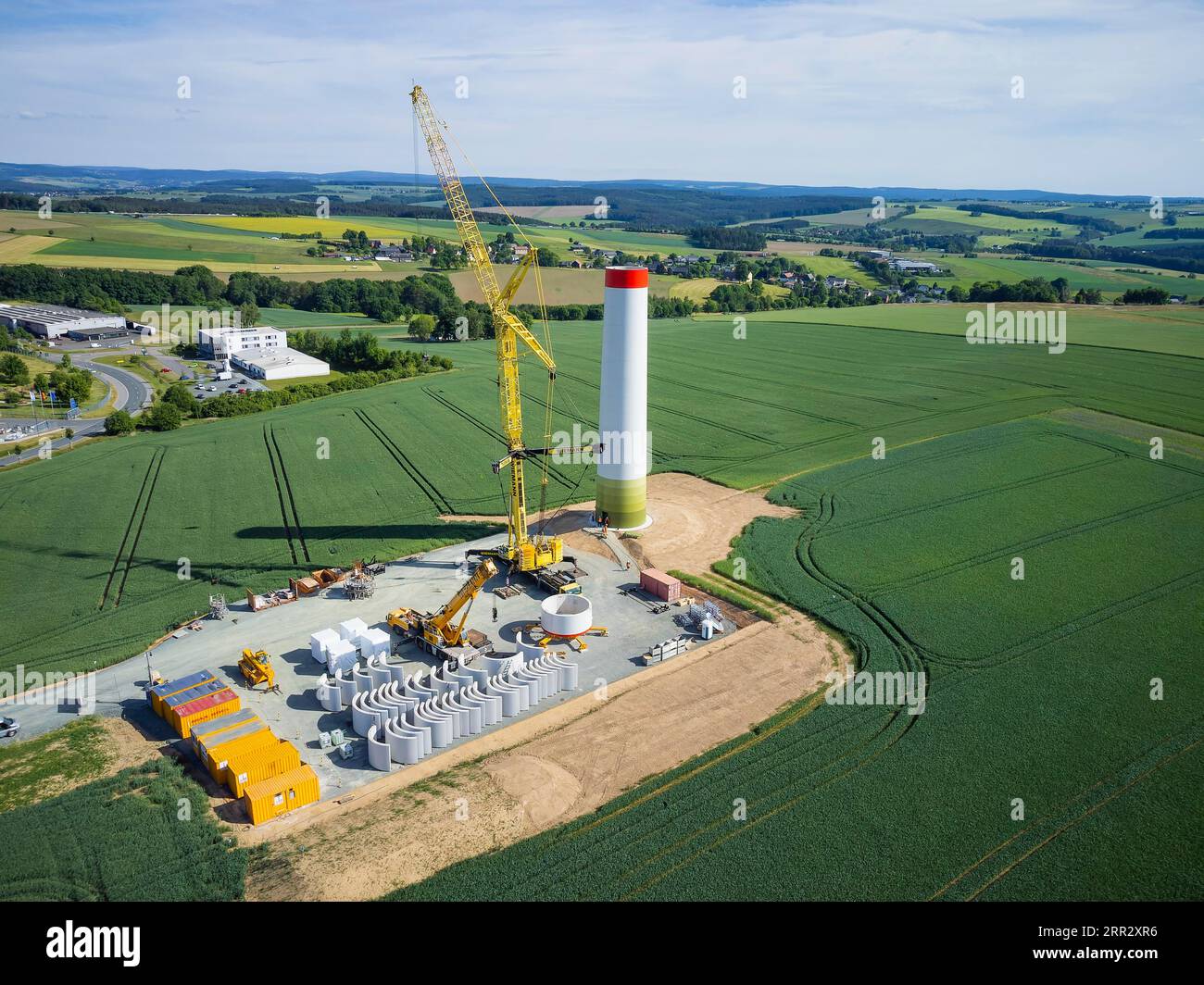 Assembly of a wind turbine in Saxony Stock Photo - Alamy