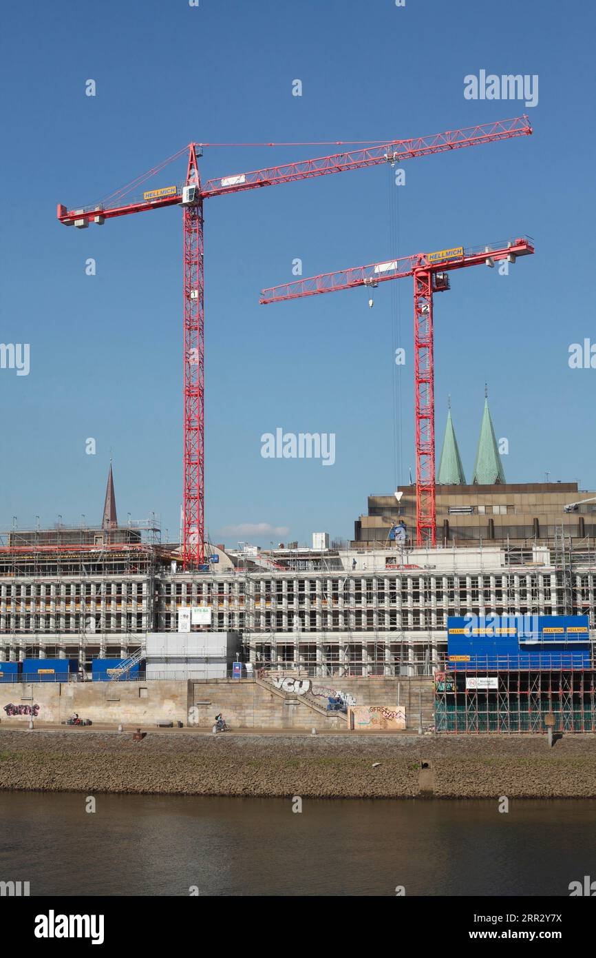 Shell of a commercial building, scaffolding, construction site ...