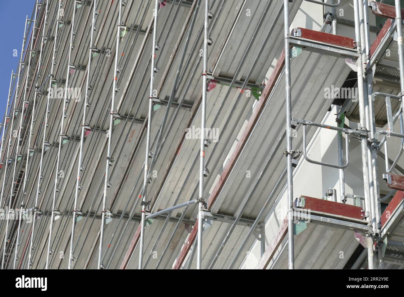 Commercial scaffolding hi-res stock photography and images - Alamy