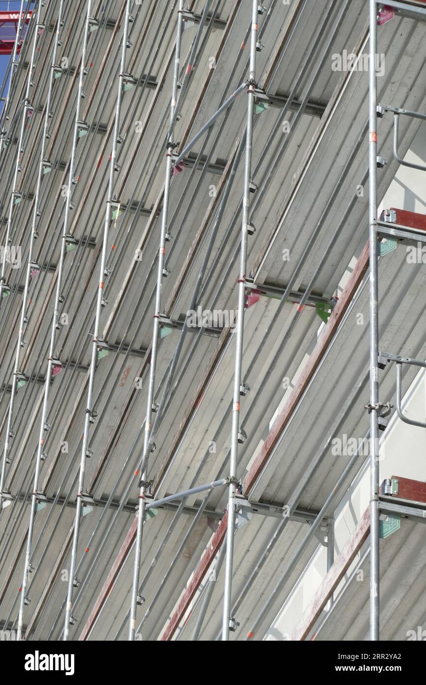 Shell commercial building scaffolding hi-res stock photography and ...